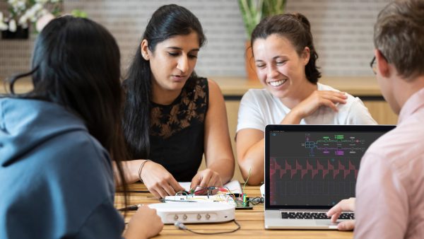 Arbitrary Waveform Generator | Moku - Liquid Instruments